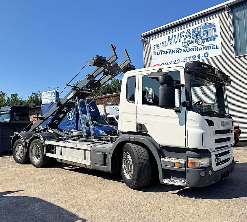Scania P420 kamion sa kukom za podizanje tereta