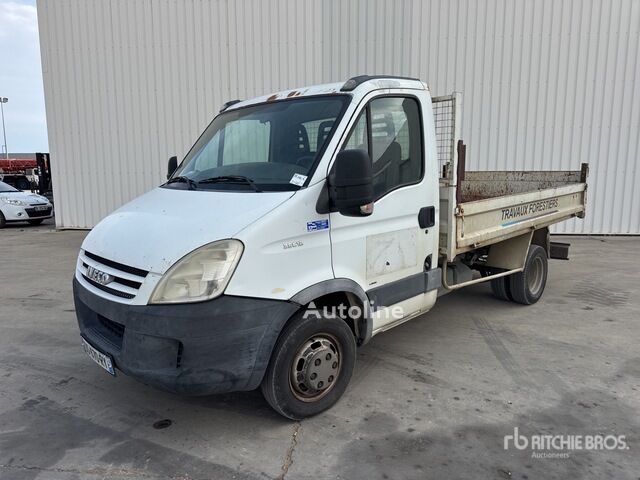 Prodaje se IVECO 35C12 kamion s ravnom platformom < 3.5t na aukciji