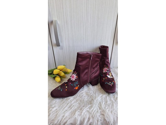 PRIMARK CIZME OD SATENA SA VEZOM- BROJ 40/41- KAO NOVE