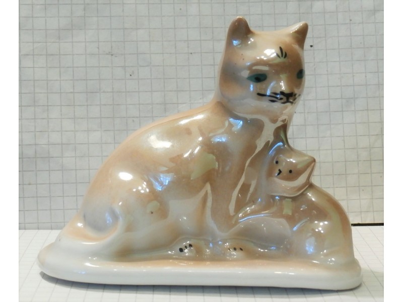 CICA MACA SA MAČETOM porcelanska figurica