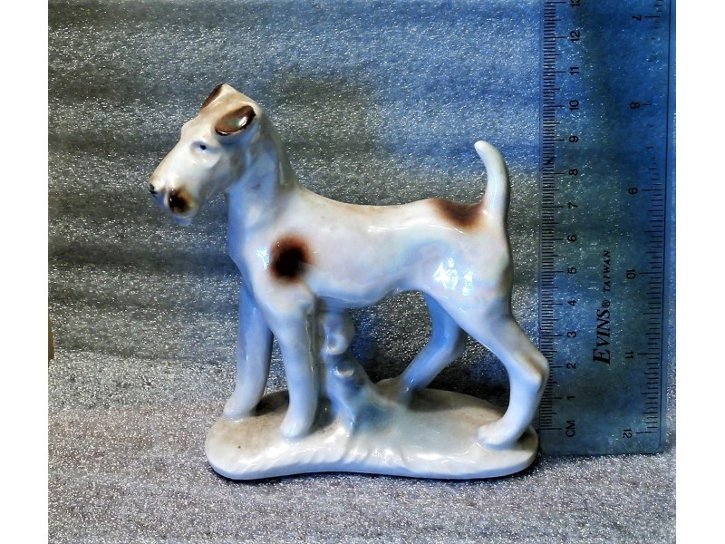 TERIJER lovački pas PORCELANSKA FIGURA