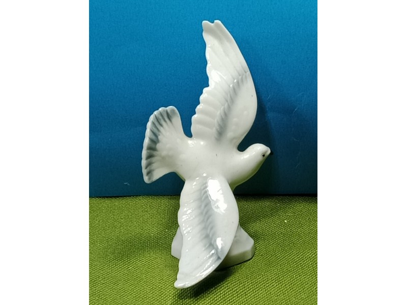GOLUB U LETU porcelanska figurica