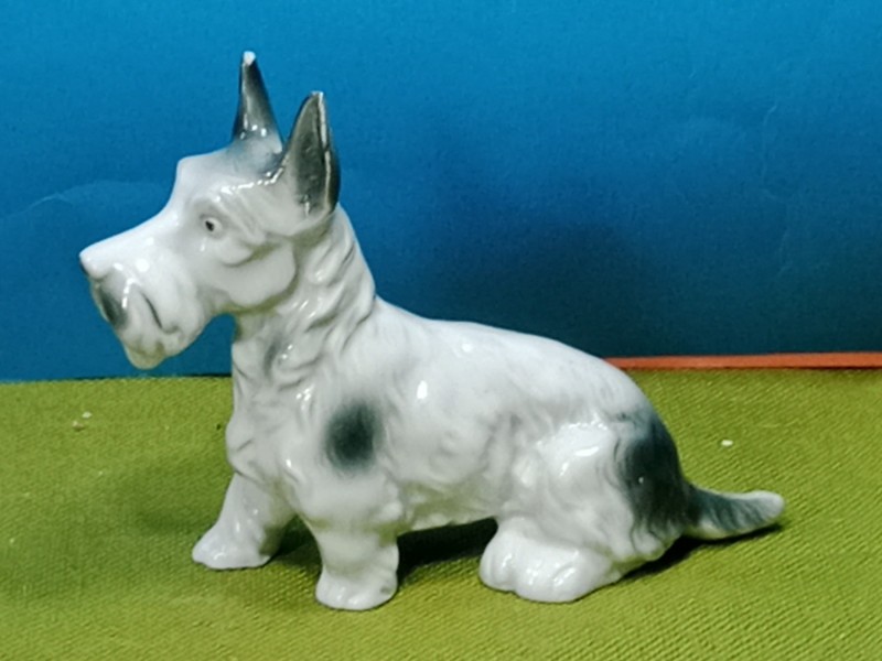 porcelanska figura PAS JAZAVIČAR