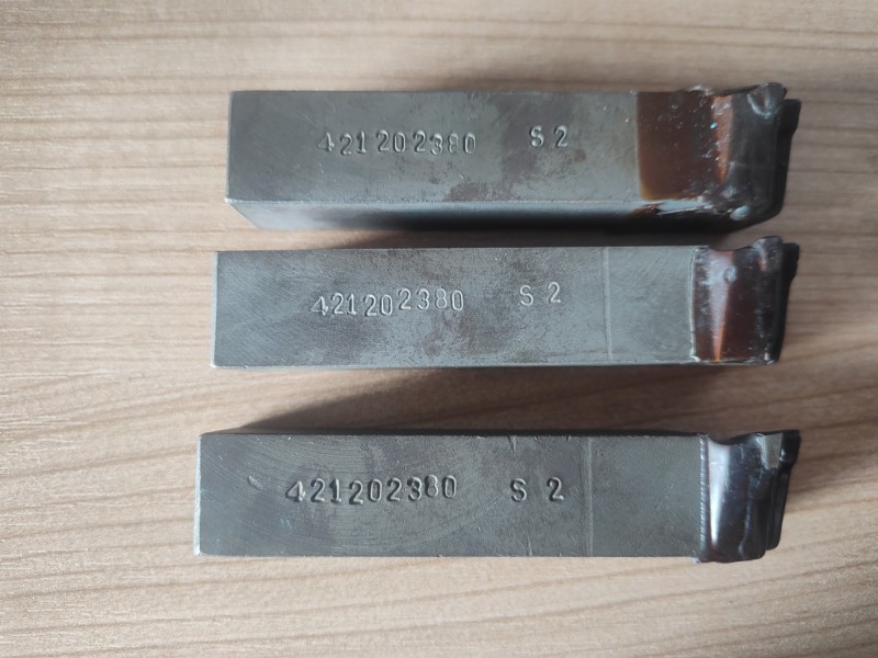 Strugarski noževi20x20 421202380 S2 - 3 komada NOVO