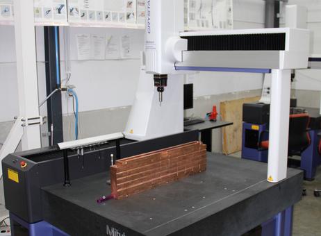 2012 MITUTOYO Crysta Apex S-9106 CMM