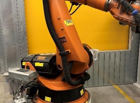 Robot KUKA KR 240 L210-2 2000 industrijski robot uključujući upravljački ormar 64961