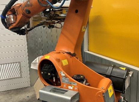 Robot KUKA KR 240 L210-2 2000 industrijski robot uključujući upravljački ormar 61246