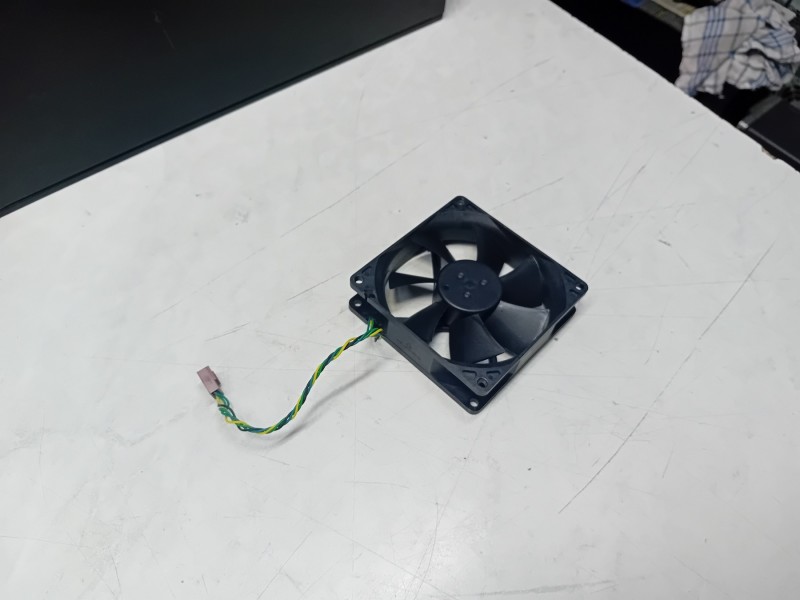 9cm ventilator pin 4 ispravan