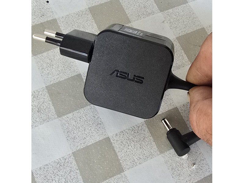 PUNJAČ ASUS 19V