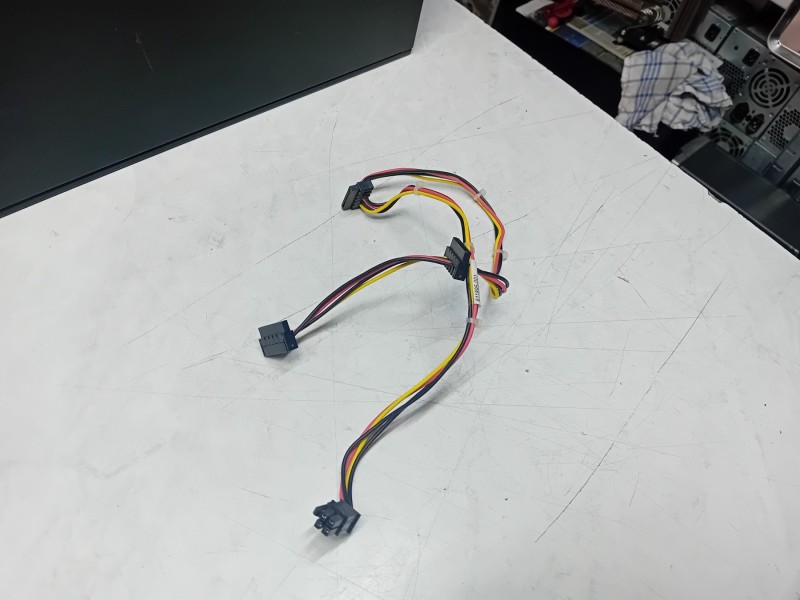 kabal od hp sa pin 4 na 3 sata 60cm ispravan