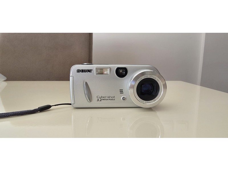 Sony DSC-P52 - 3.2mpx, 2x opt.zoom - made in Japan