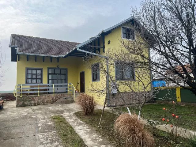 SMESTAJ/APARTMANI U KUCI DO MAX. 10 OSOBA (5+5) U JARKOVCIMA / INDJIJA