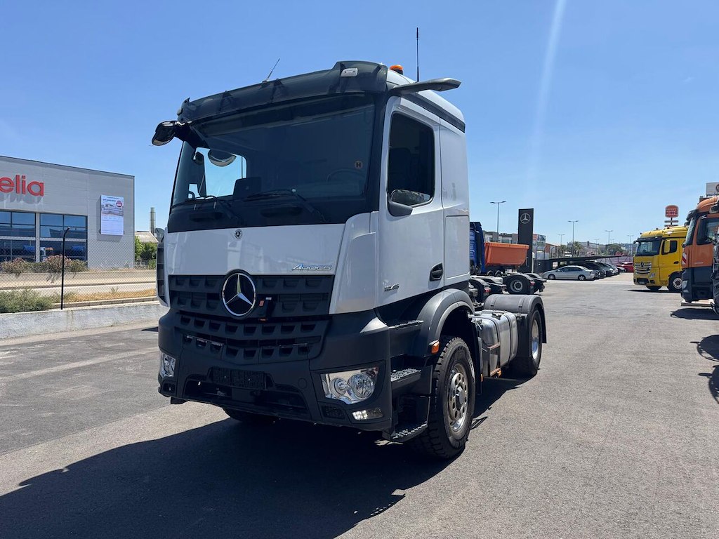 Mercedes-Benz Arocs tegljač