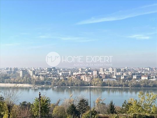 Troiposoban stan 78m2 sa pogledom na Dunav
