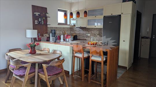 Trosoban stan 77 m² + garaža — Lekino brdo