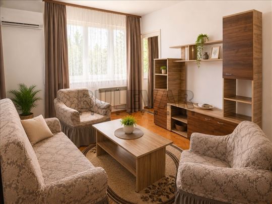 Izdaje se odličan stan u blizini Vojne bolnice, 43