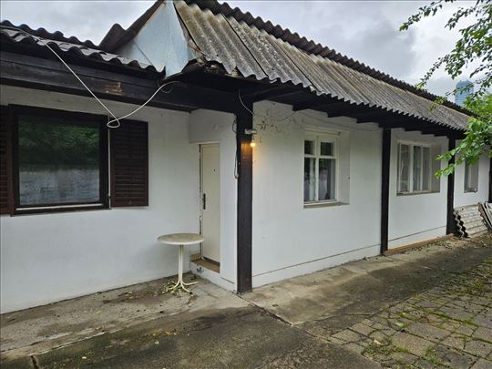 Staro sajmište, kuća 80 m2, magacin, parking