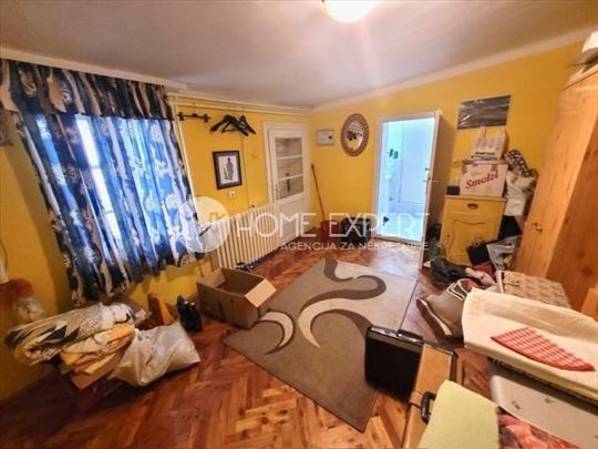 Kuća 87m2 + pomoćni objekti 60m2 kod Žel. stanice