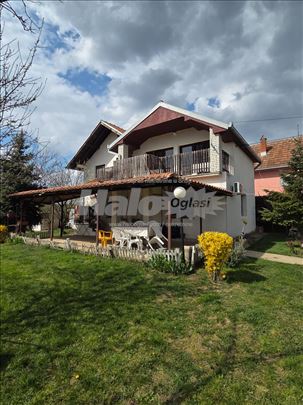 Porodična kuća 100 m² + garaža 30 m², plac 10 ari
