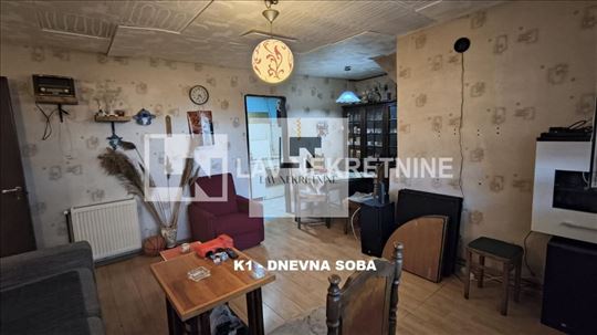 Hitna Prodaja, dve spojene kuće u Surčinu