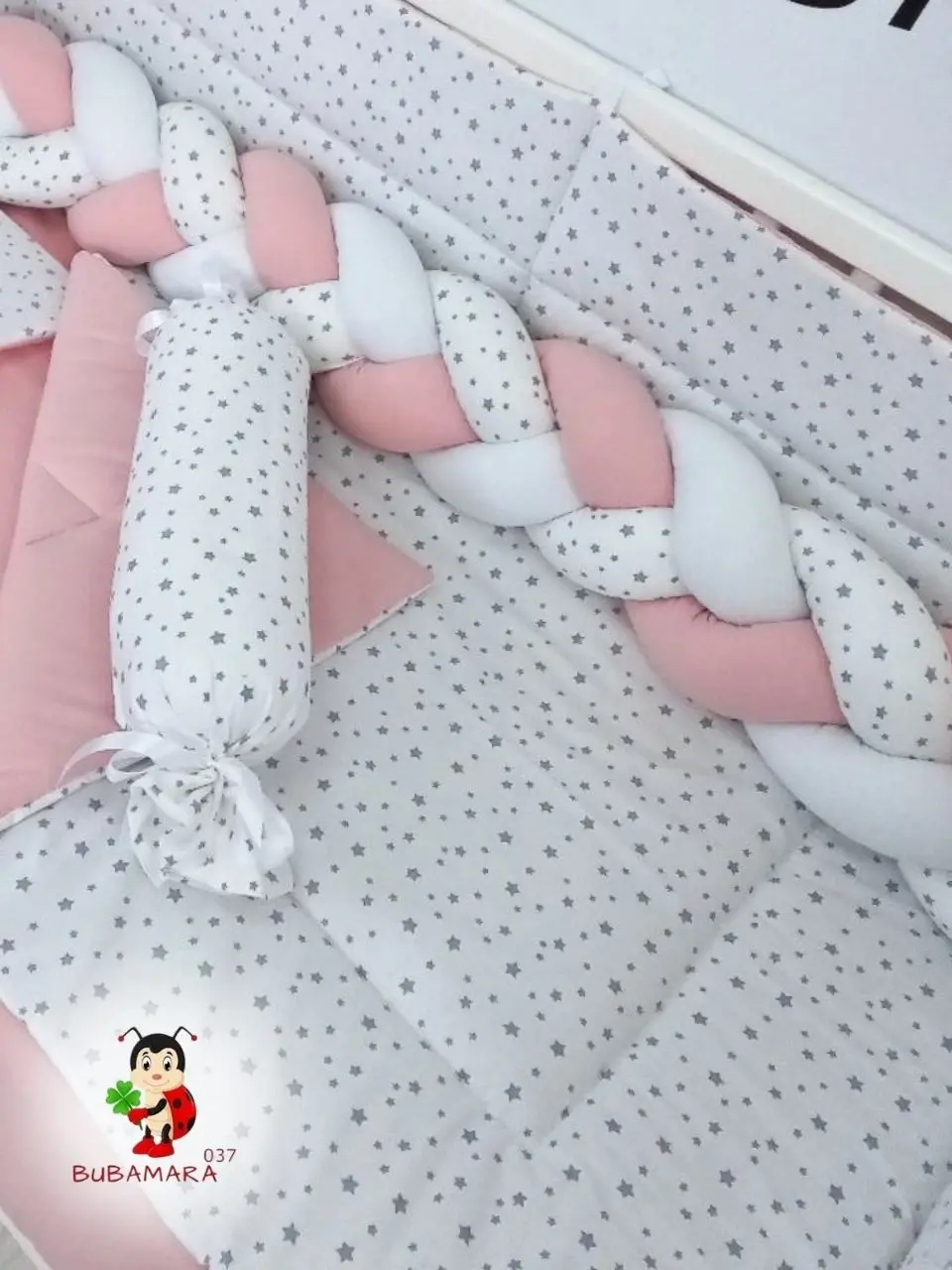 Bubamara037 Pletenica za krevetac Trostruka, 120 cm, Roze