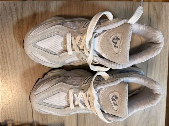 Zenske New Balance 9060 patike