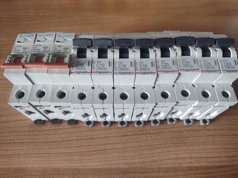 Novi automatski osigurači LEGRAND i ELMARK 11 komada