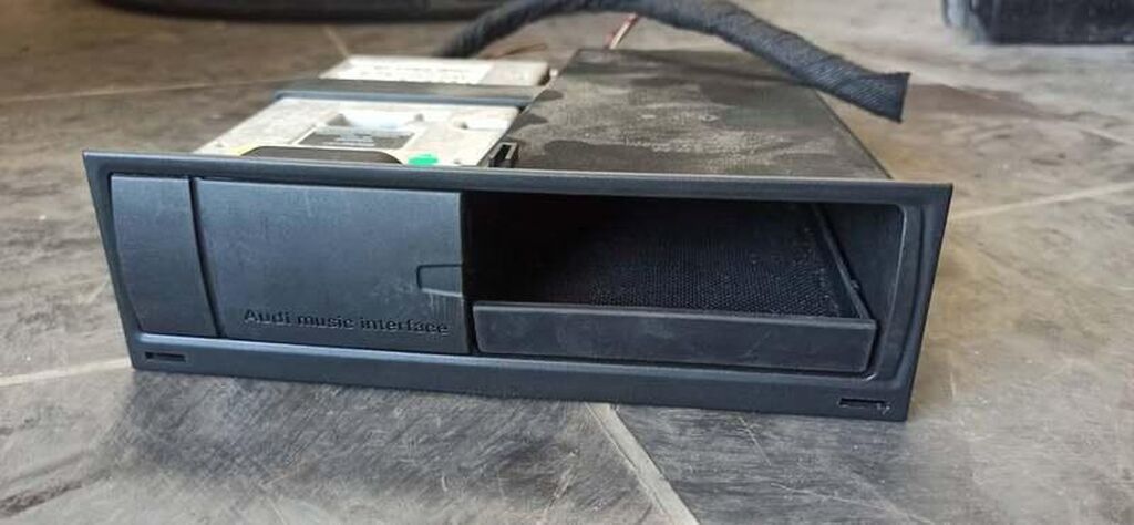 AMI MUSIC INTERFACE ZA AUDI A6, A8, Q7 | Audi Ami music interface