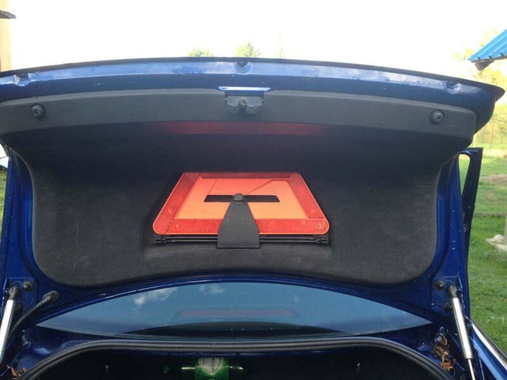 FABRICKI TROKUT | Fabricki trougao za Passata B5+ i Audi A4
