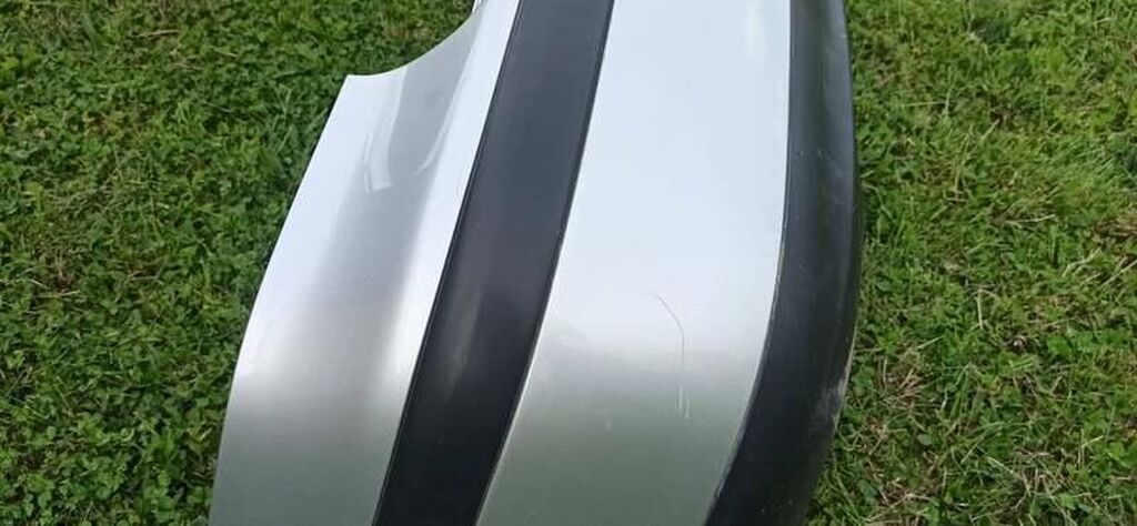 ZADNJI BRANIK LA7W ZA VOLKSWAGEN GOLF 4 | Zadnji branik za Golf 4