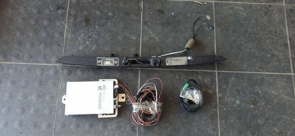 RIKVERC KAMERA ZA AUDI A8 | Fabricka rikverc kamera sa instalacijom