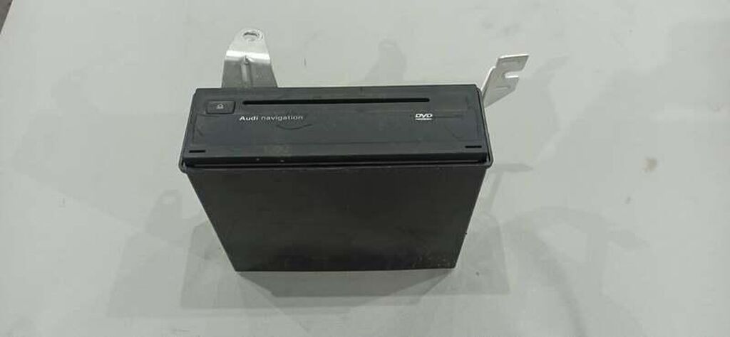 CD DVD NAVI CITAC ZA AUDI A8 | CD DVD Navi citac za Audi A8 D3. OEM