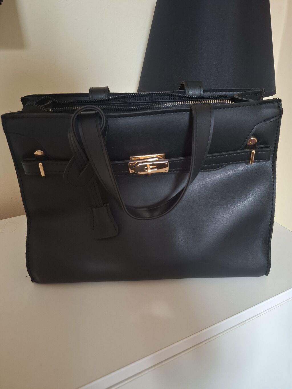Elegantna ženska torba – crna - Materijal: veštačka koža (glatka, mat