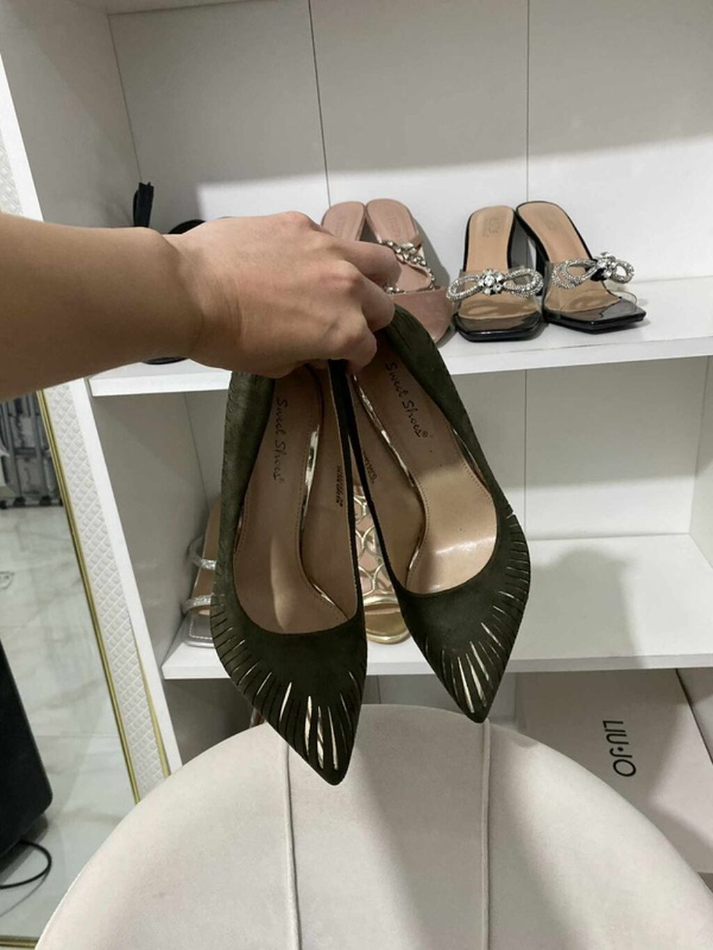 Elegantne salonke na štiklu – maslinasto zelene - Model: špic cipele