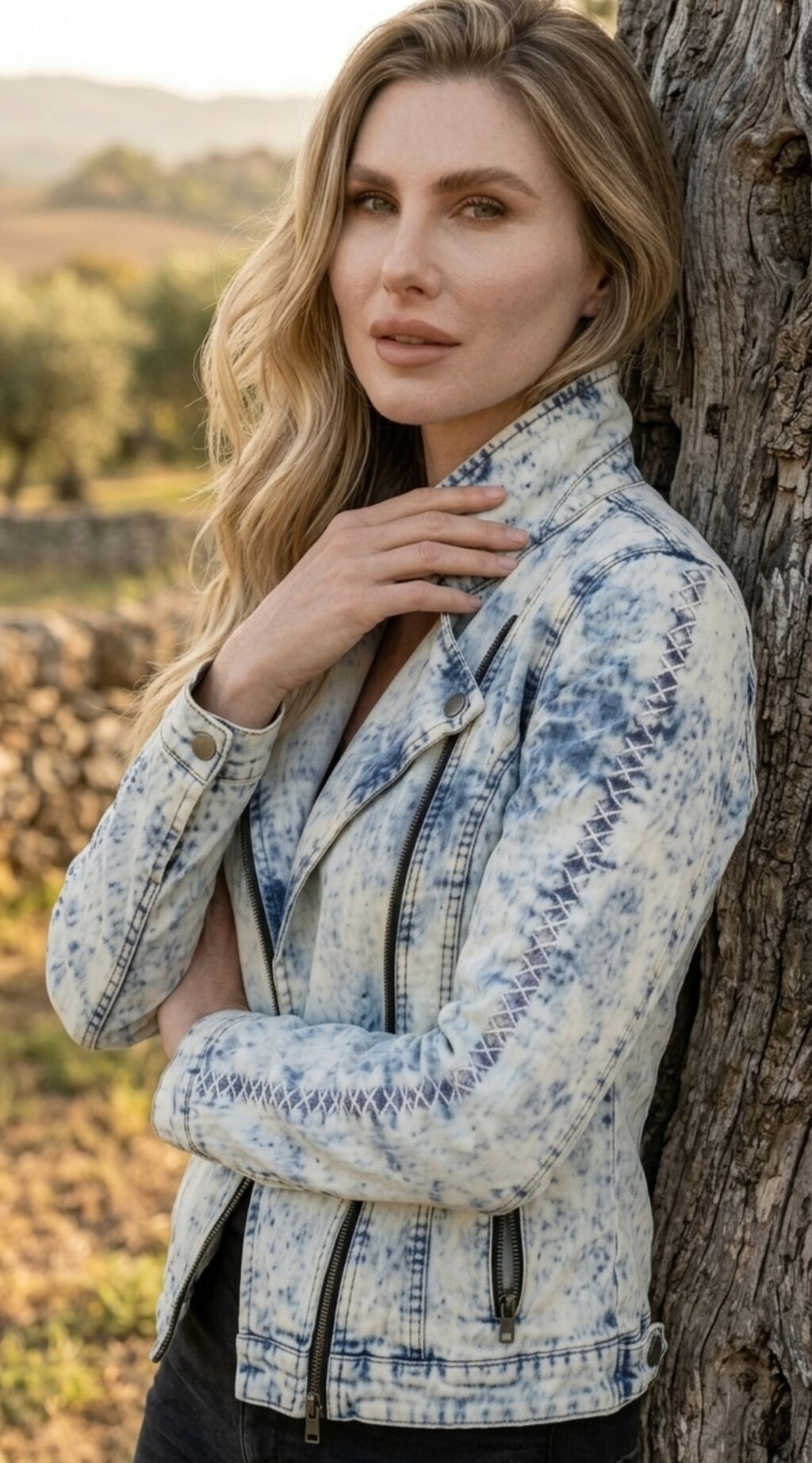 Ženska jakna – denim/acid wash stil - Kroj: kratka biker jakna sa