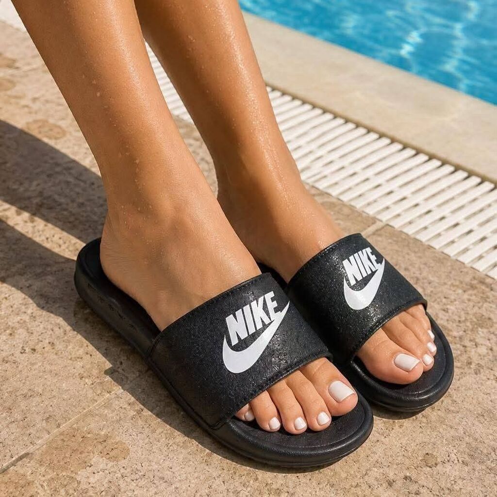 Ženske klompe/papuce Nike – model sa širokim gornjim kaišem i