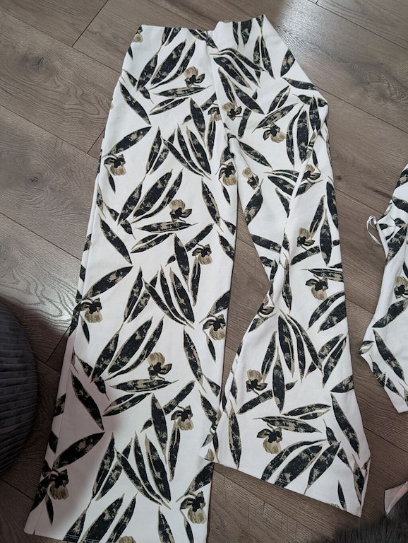 Komplet pantalone + top bez rukava, sa printom tropskih listova i