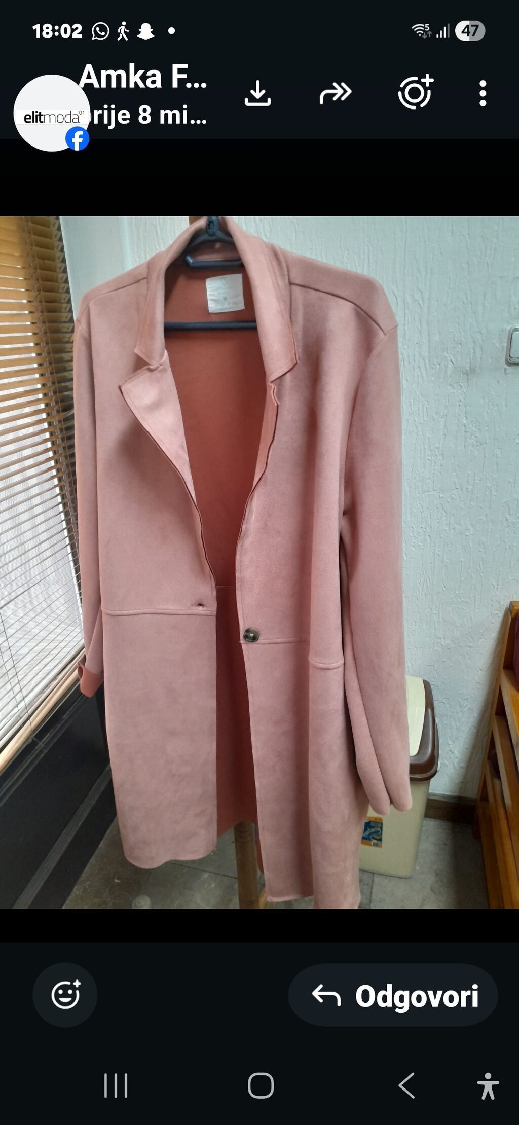 Elegantni ženski kaput/jakna u puder‑roze boji. - Model: ravnog kroja