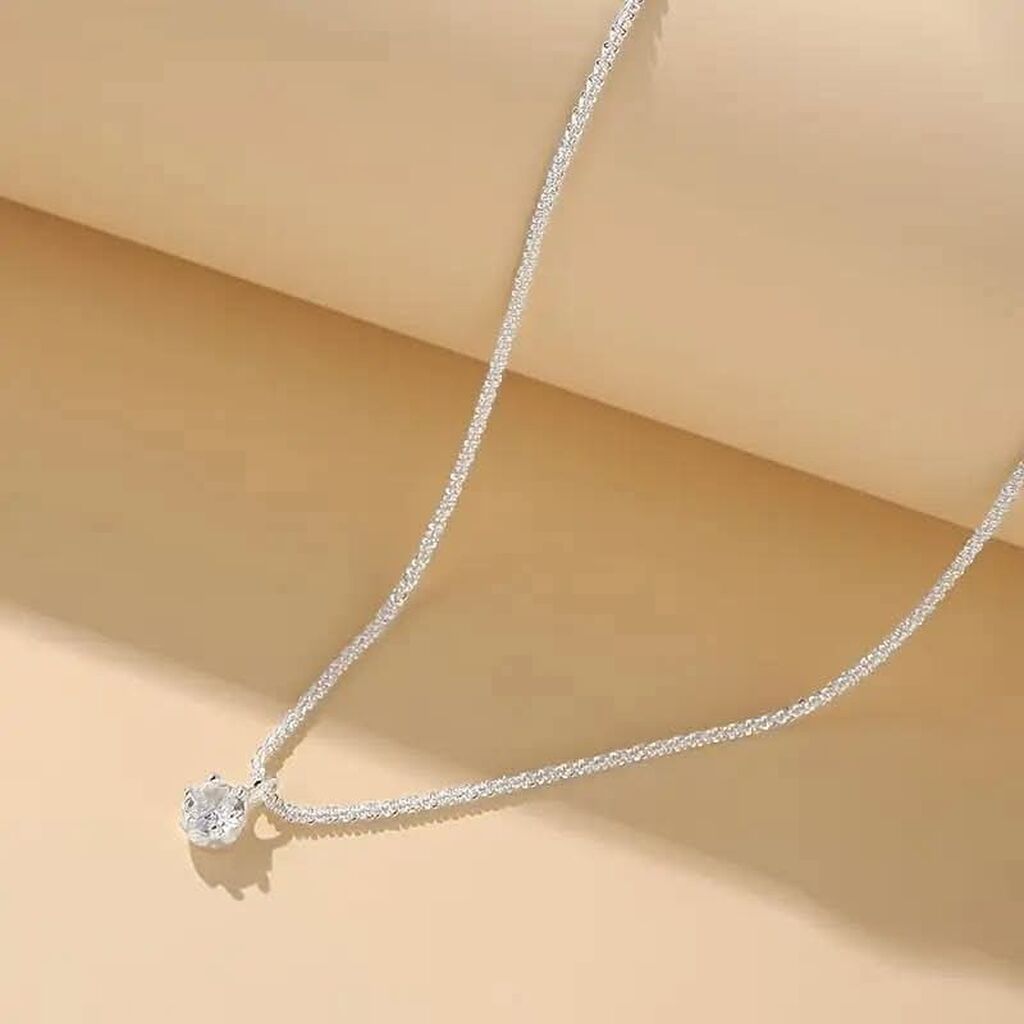 Elegantna ogrlica sa blistavim privjeskom - Materijal: sjajni metal