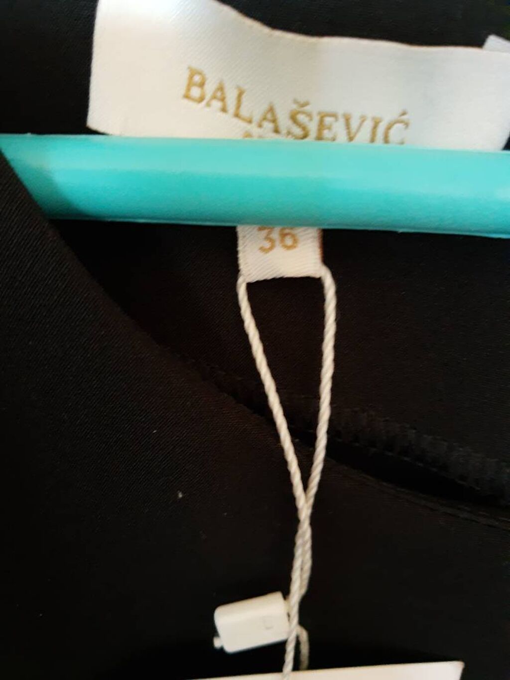 Balašević haljina sa etiketom. 36 broj ali je 34 realno. Pozadi