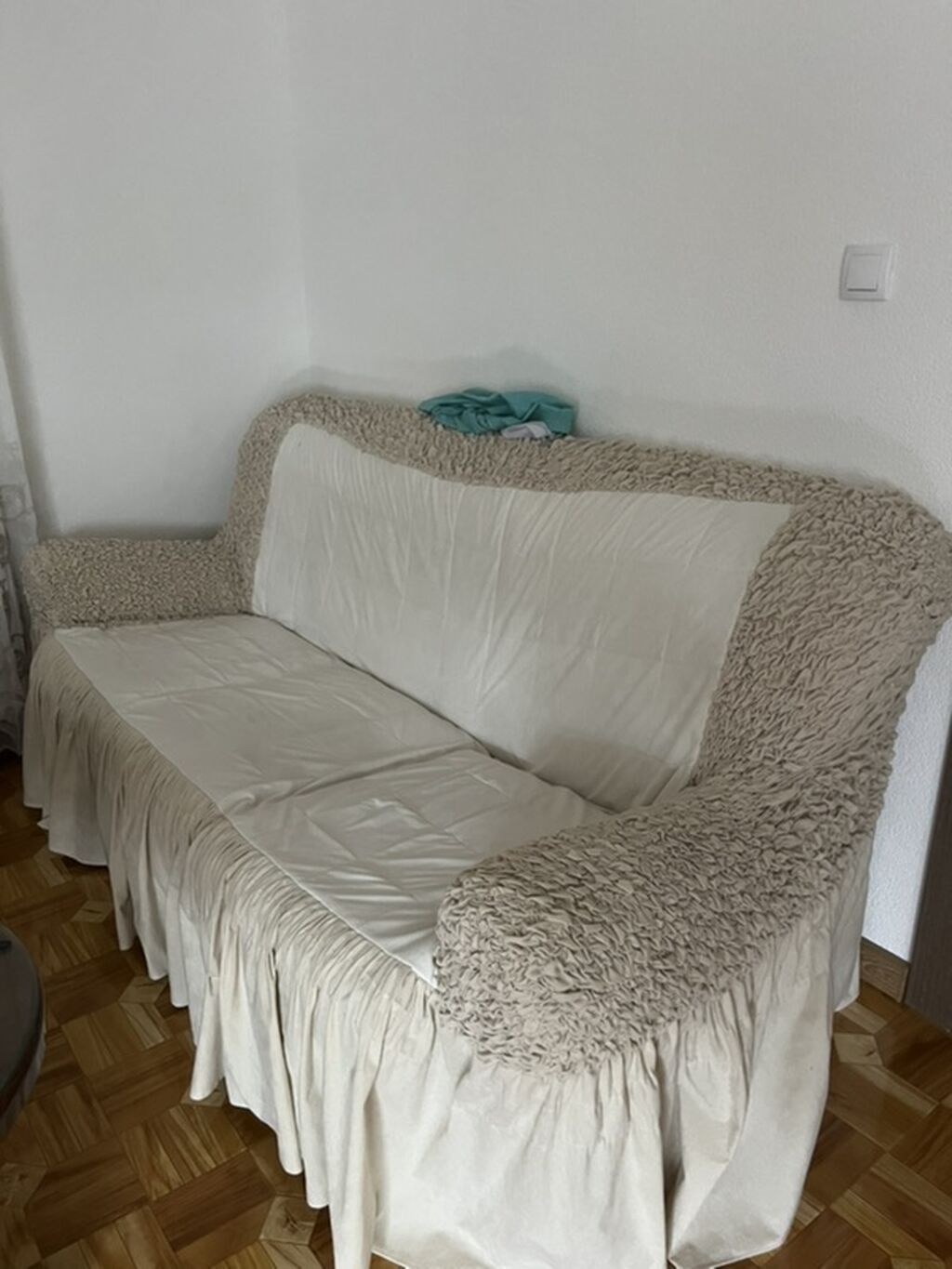 Trosed sa foteljom + elastične navlake - Komplet sadrži: trosed sa
