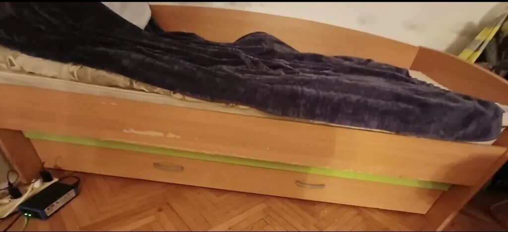 Drveni krevet za jednu osobu sa fiokom za odlaganje - Tip