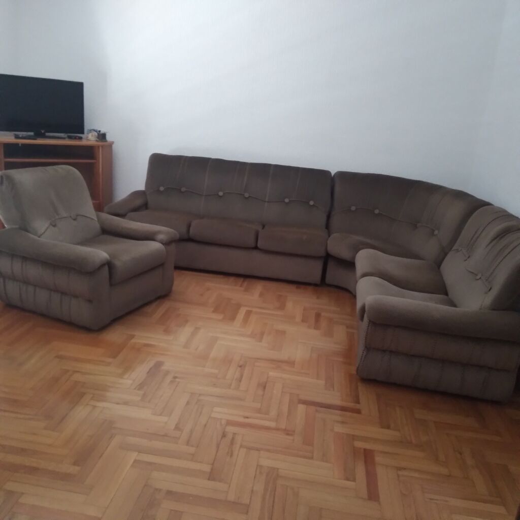 Na prodaju ugaona garnitura sa foteljom, očuvana Više informacija u