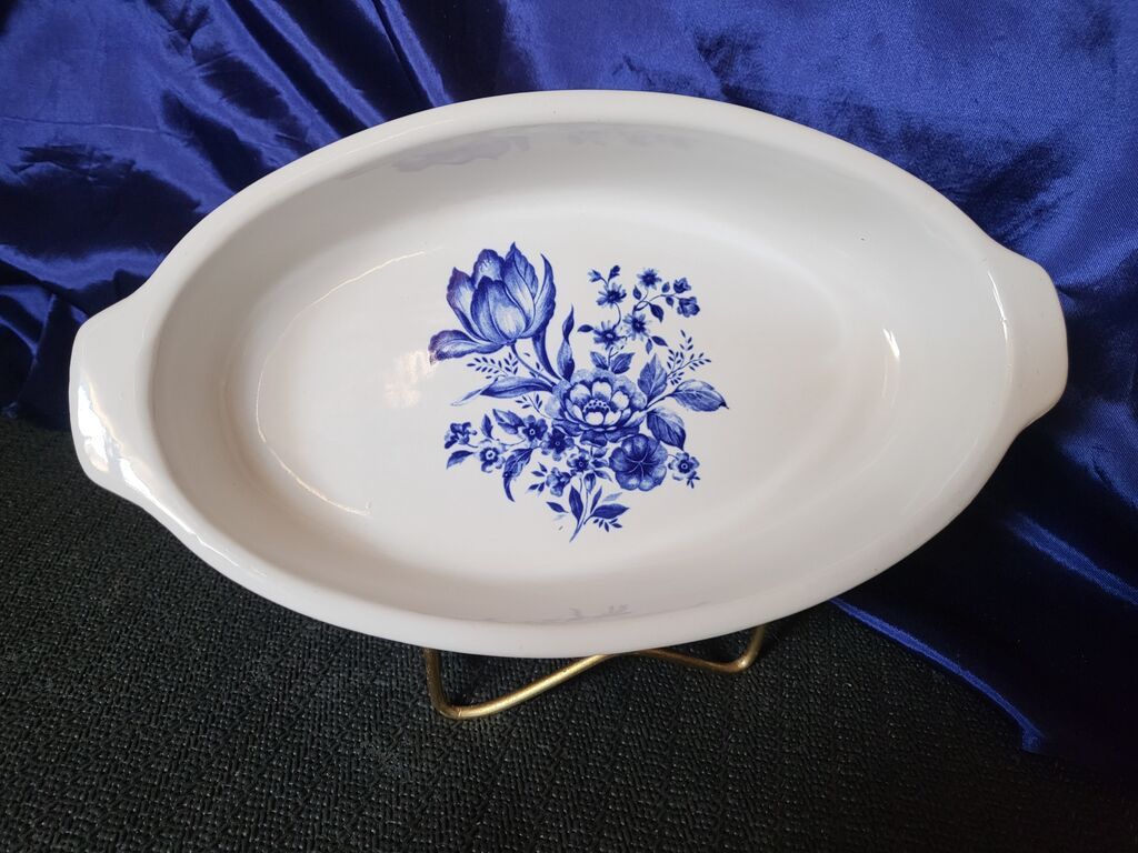 Pekac nov pun porcelan-vitro porcelan iz 80ih.god. Nov