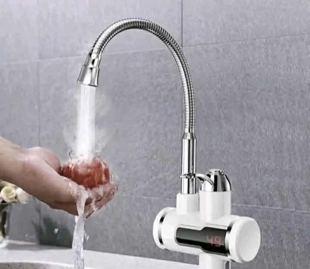 DELIMANO slavina i protocni bojler, odlicnog kvaliteta!Na stanju zidna