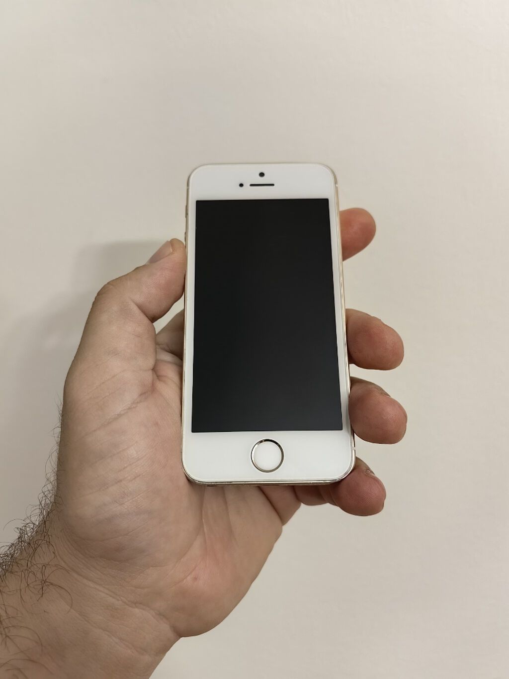 Iphone SE 2016 gold sa 64gb sim free i icloud free. Radi otisak prsta