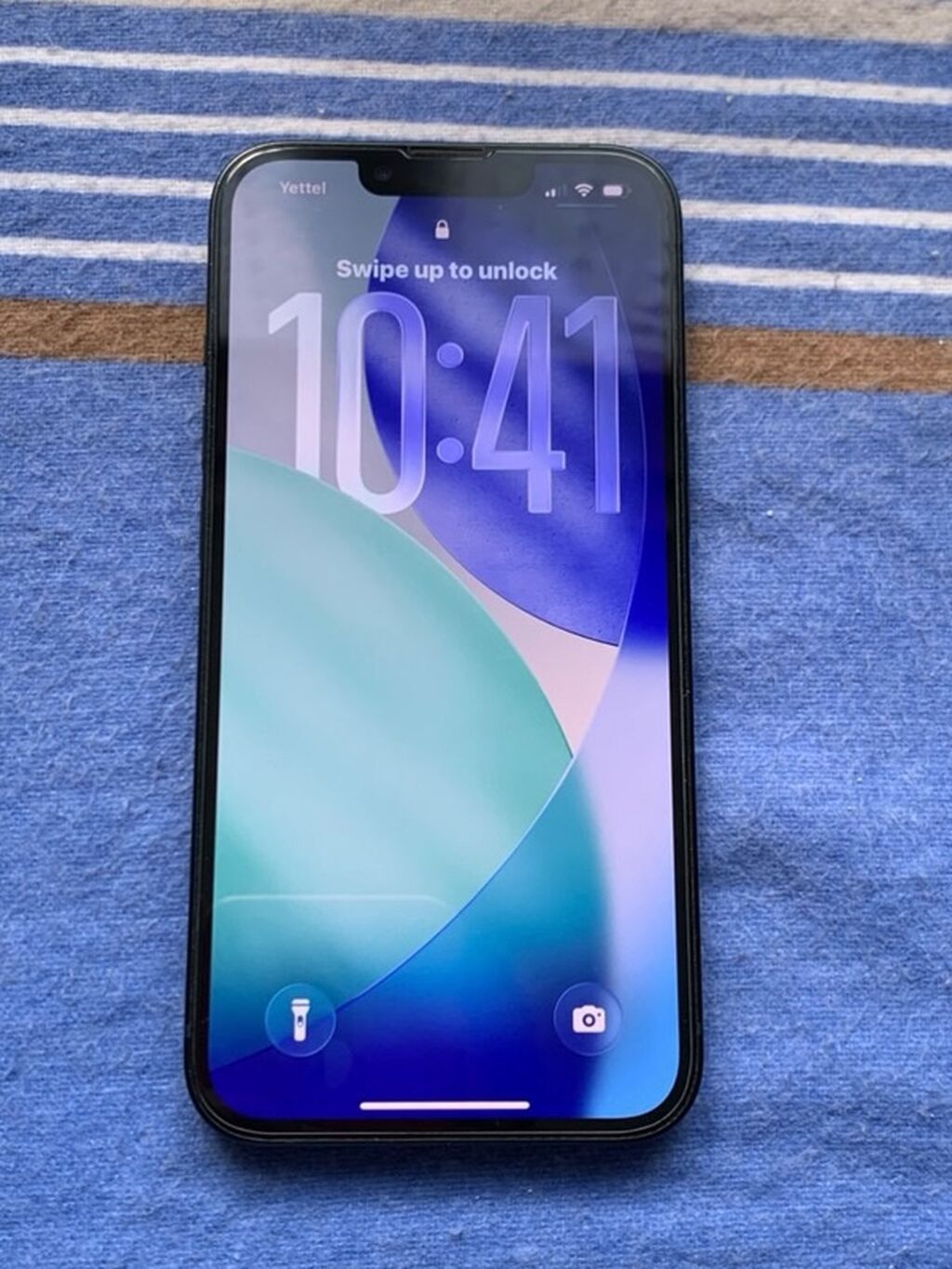 Apple iPhone 13, 128 GB, crna boja. Ključne karakteristike: - Ekran