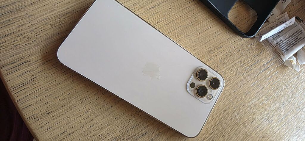 Apple iPhone (serija Pro) – zlatna/biser bela boja - Telo sa ravnim