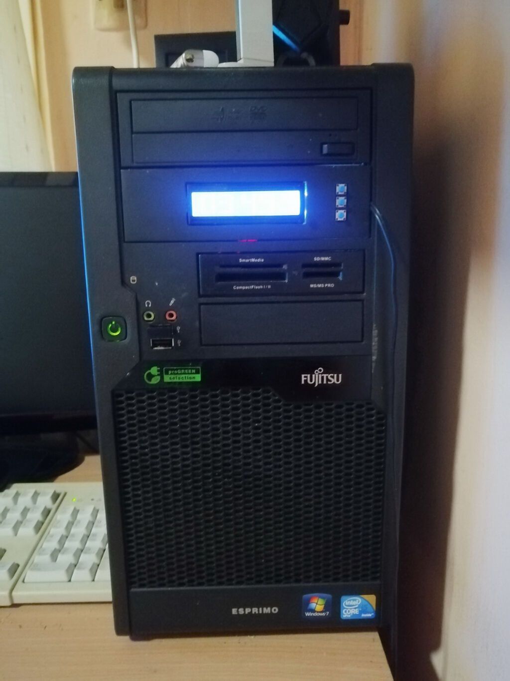 Fujitsu Esprimo P9900