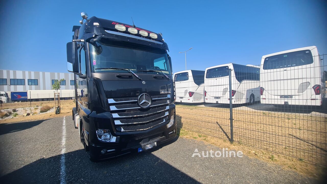 Mercedes-Benz tegljač